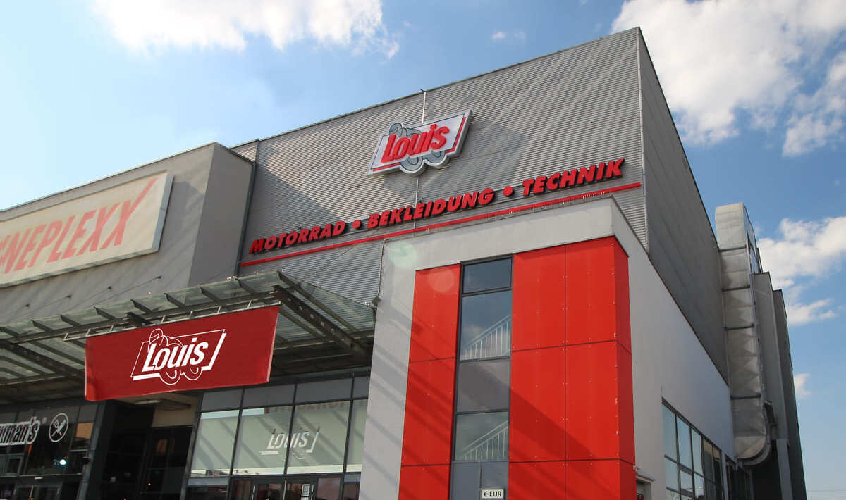 Louis Cine Nova Center | Wr. Neustadt